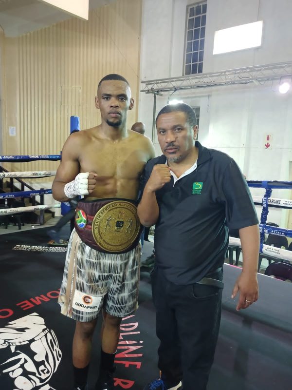 FORMER FOOTBALLER WINS SA BOXING TITLE – Ink Sport